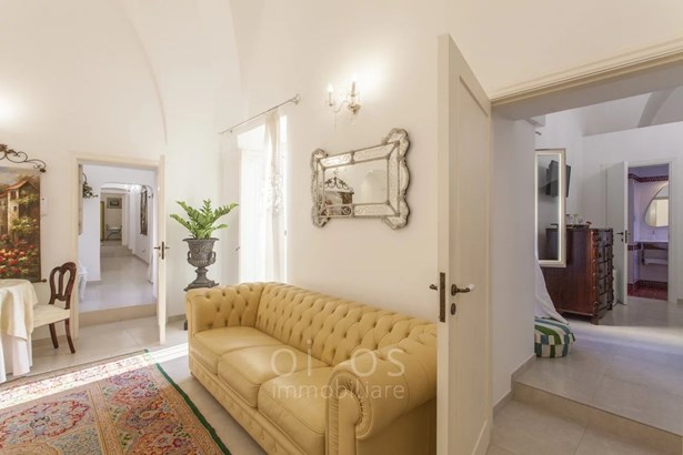 Vico Camillo Monaco 17, Oria, Italy being shown by Oikos Immobiliare ...